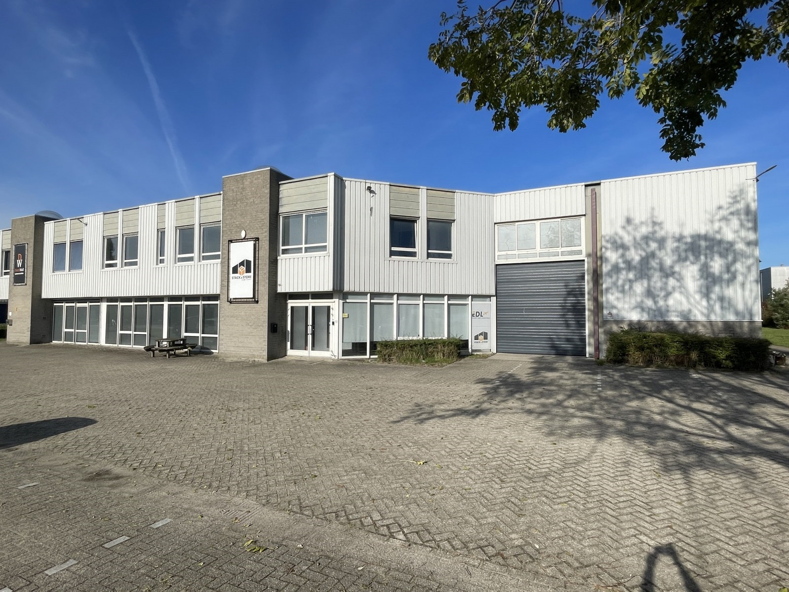 Bedrijfspand te huur: Vlotbrugweg 10 1332AH Almere - Vastgoed Nederland