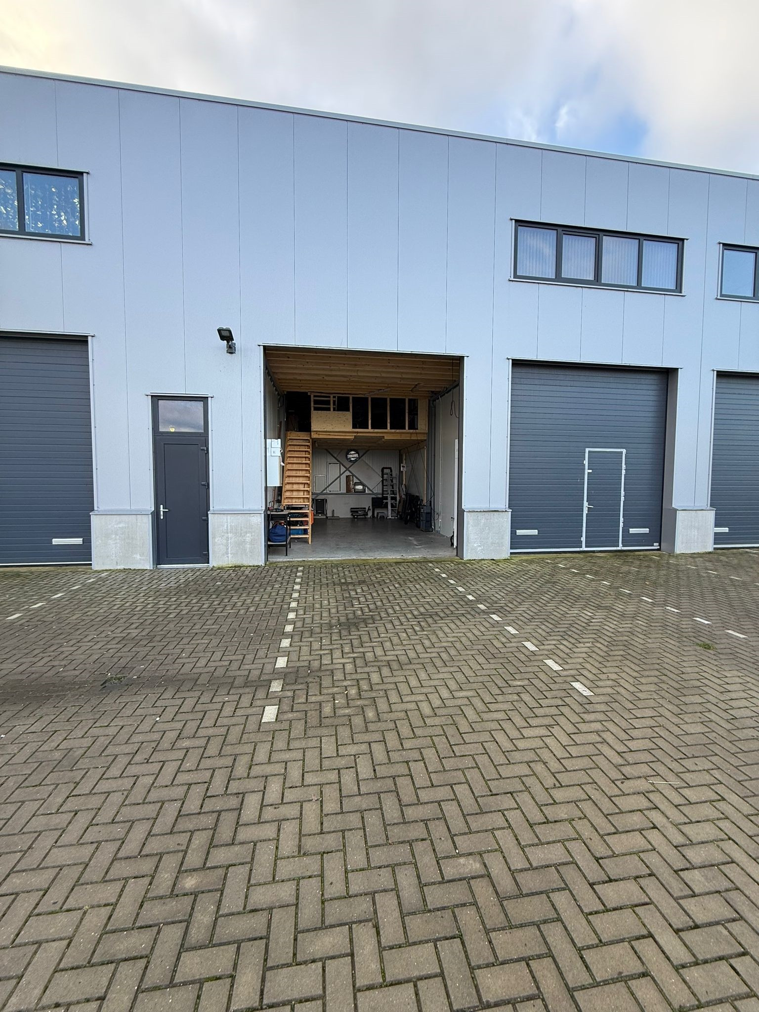 Bedrijfspand te huur: Volta 8 30 3241LW Middelharnis - Vastgoed Nederland