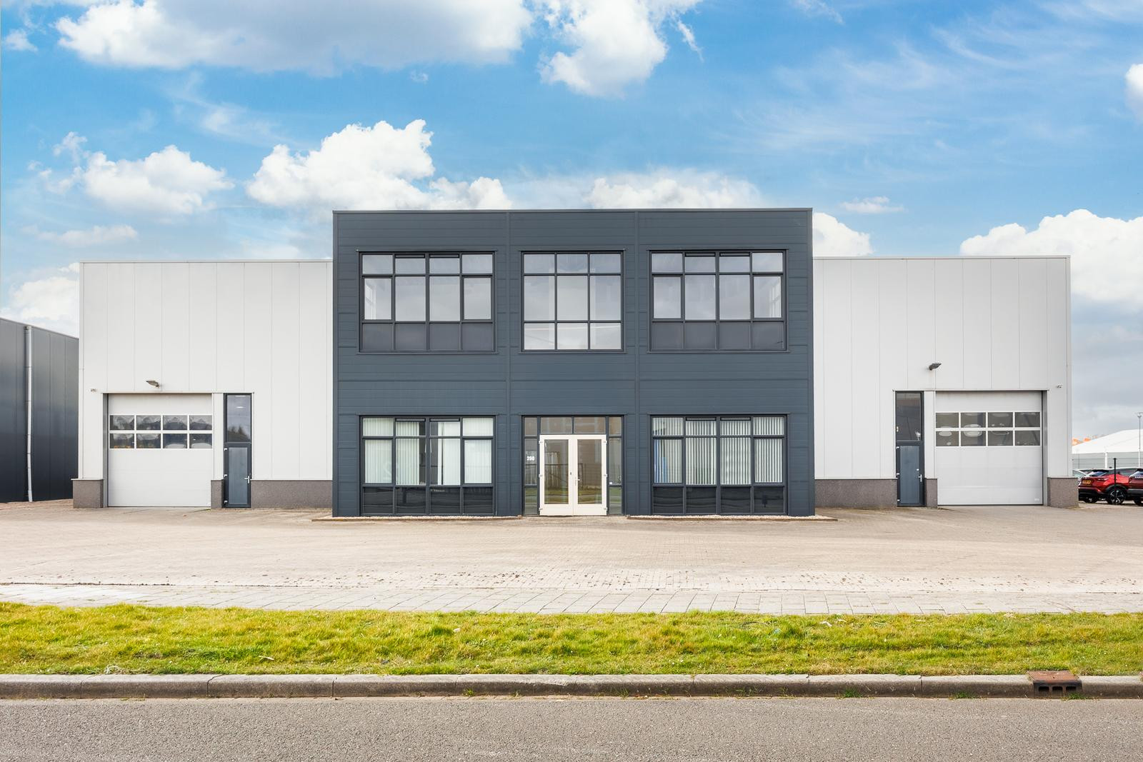 Bedrijfspand te huur: Artemisweg 260 8239DE Lelystad - Vastgoed Nederland