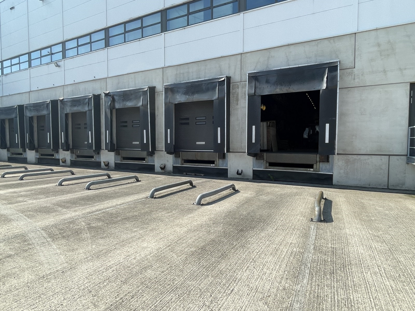 Bedrijfspand te huur: Casablancaweg 12 1047HP Amsterdam - Vastgoed ...